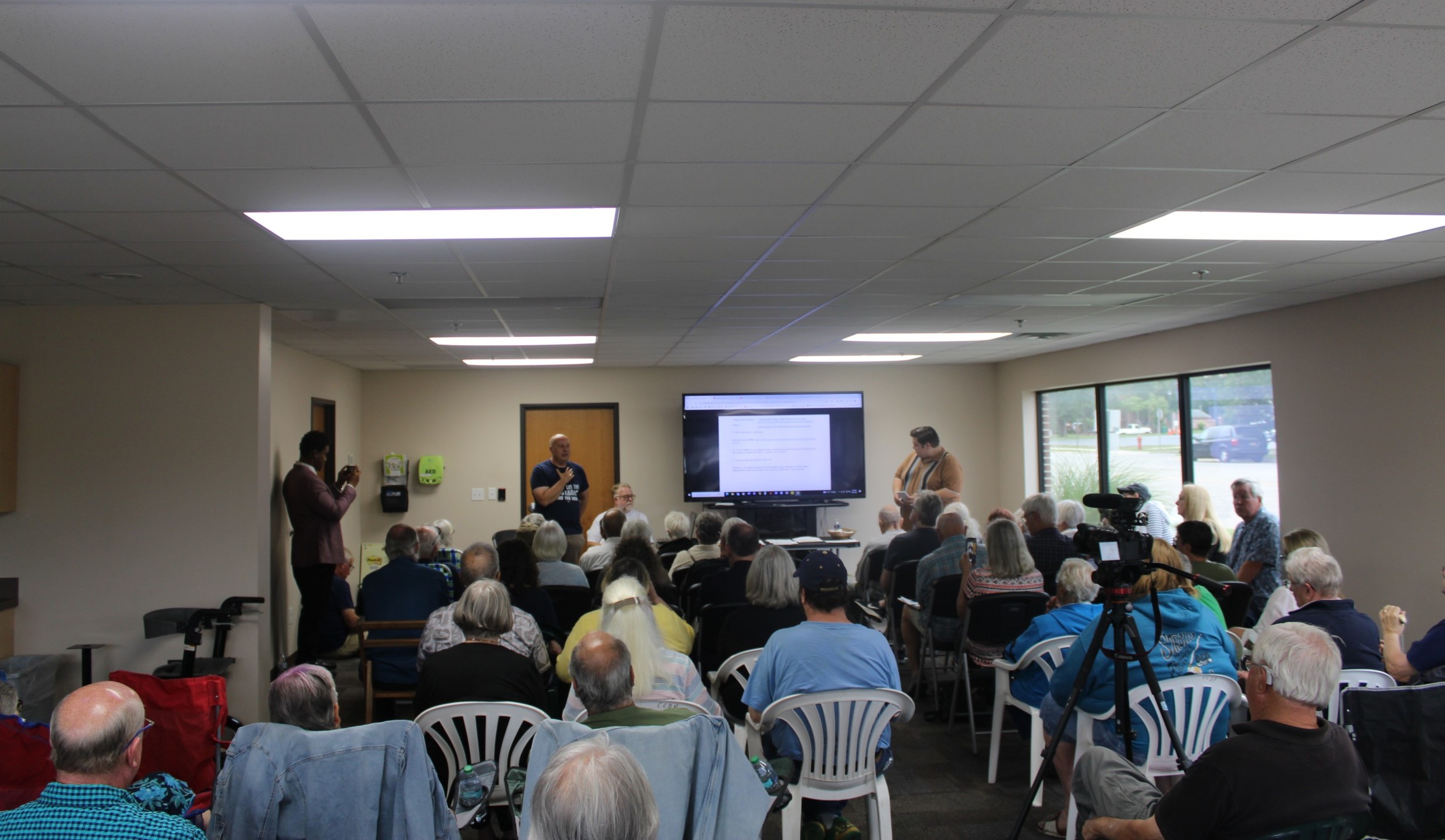 Walberg absent at OBBBA town hall as mayor confirms Dowagiac Hospital ...