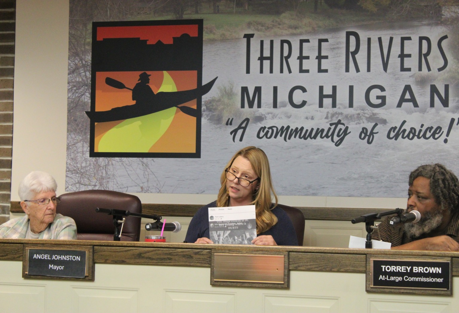 Three Rivers commissioners sworn in, McNary appointed mayor pro tem ...